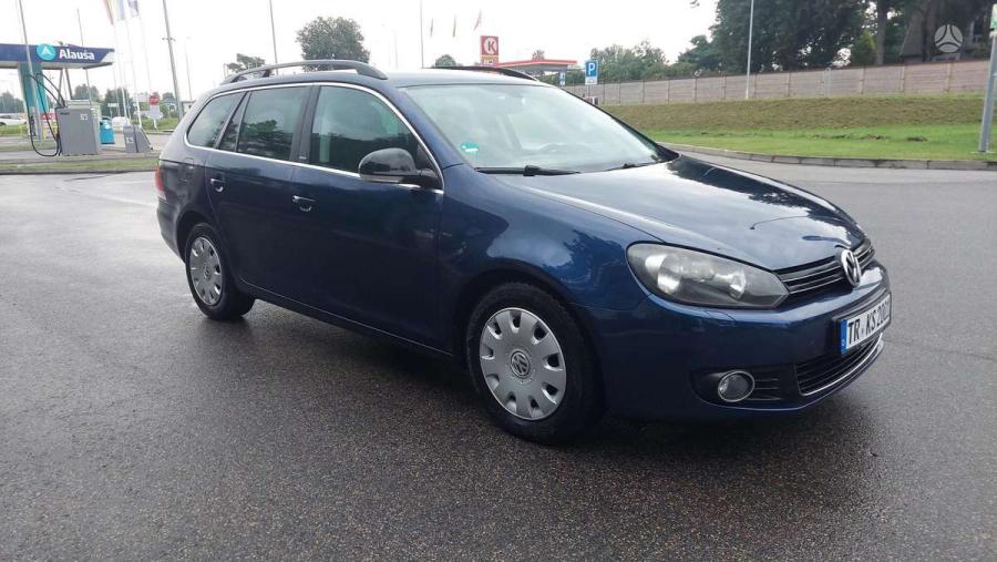 Blue Volkswagen Golf 2012 in Utena, with an engine capacity of 1.60 L and mileage of 296 thousand km for 3450 €, photo 5 on AUTOMOTO.COM.LV