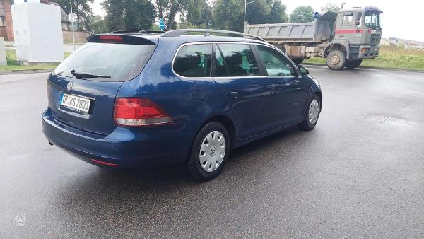 Blue Volkswagen Golf 2012 in Utena, with an engine capacity of 1.60 L and mileage of 296 thousand km for 3450 €, photo 5 on AUTOMOTO.COM.LV