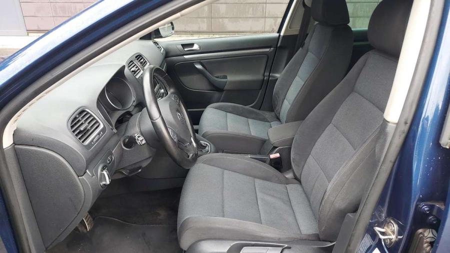 Blue Volkswagen Golf 2012 in Utena, with an engine capacity of 1.60 L and mileage of 296 thousand km for 3450 €, photo 10 on AUTOMOTO.COM.LV