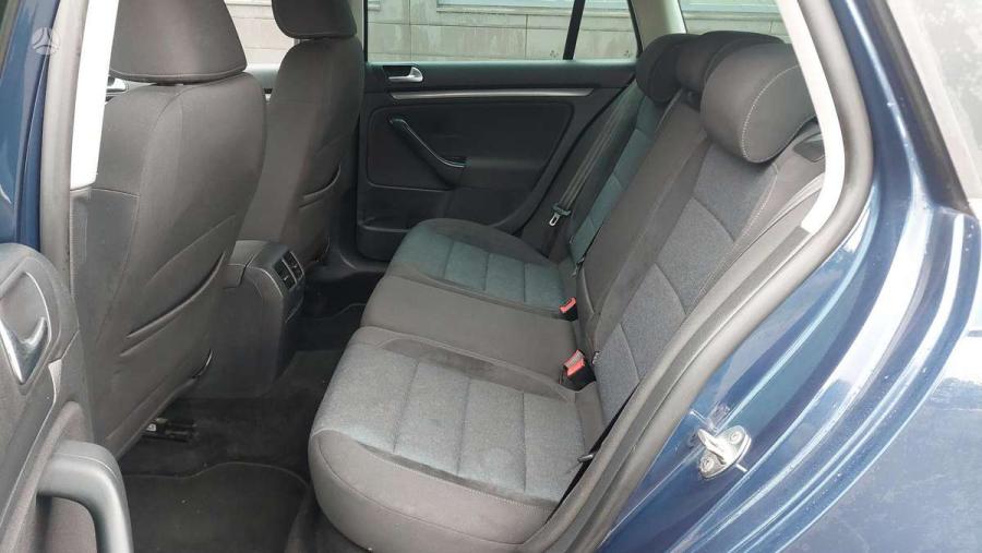Blue Volkswagen Golf 2012 in Utena, with an engine capacity of 1.60 L and mileage of 296 thousand km for 3450 €, photo 11 on AUTOMOTO.COM.LV