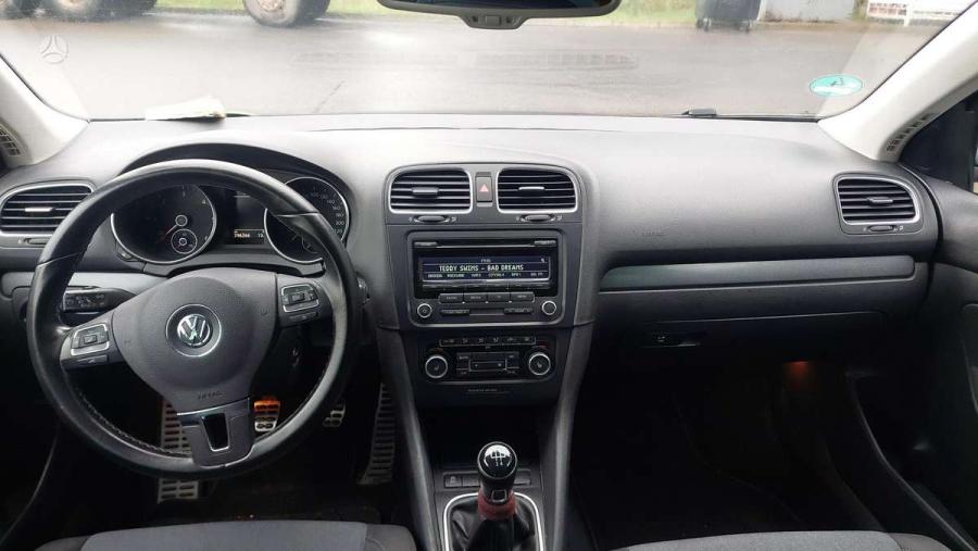 Blue Volkswagen Golf 2012 in Utena, with an engine capacity of 1.60 L and mileage of 296 thousand km for 3450 €, photo 12 on AUTOMOTO.COM.LV
