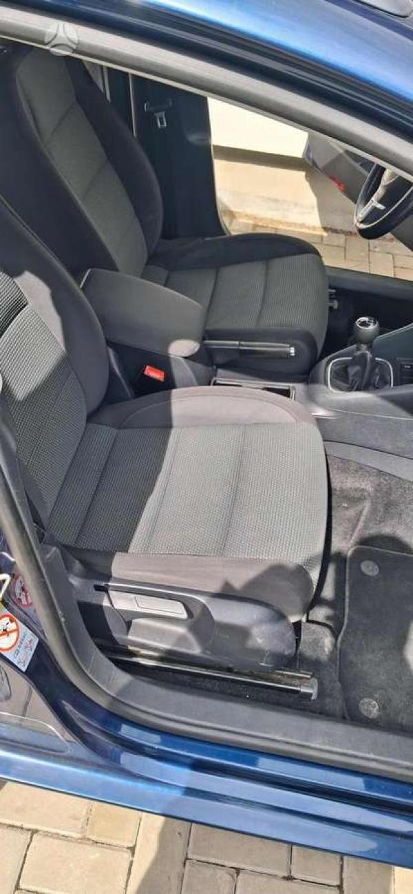 Blue Volkswagen Golf 2012 in Pasvalys, with an engine capacity of 1.60 L and mileage of 208 thousand km for 3230 €, photo 11 on AUTOMOTO.COM.LV