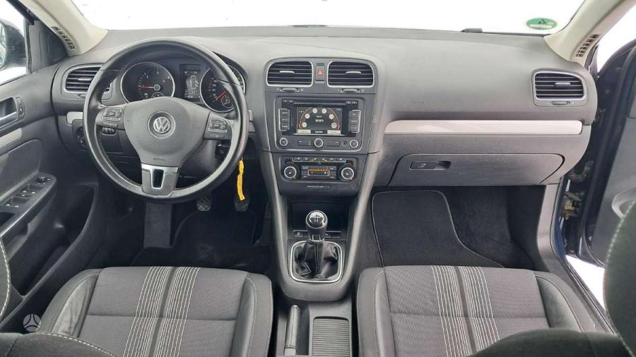 Zils Volkswagen Golf 2013 Marijampole, ar dzinēja tilpumu 1.60 L un nobraukumu 300 tūkst. km par 3499 €, foto 7 vietnē AUTOMOTO.COM.LV