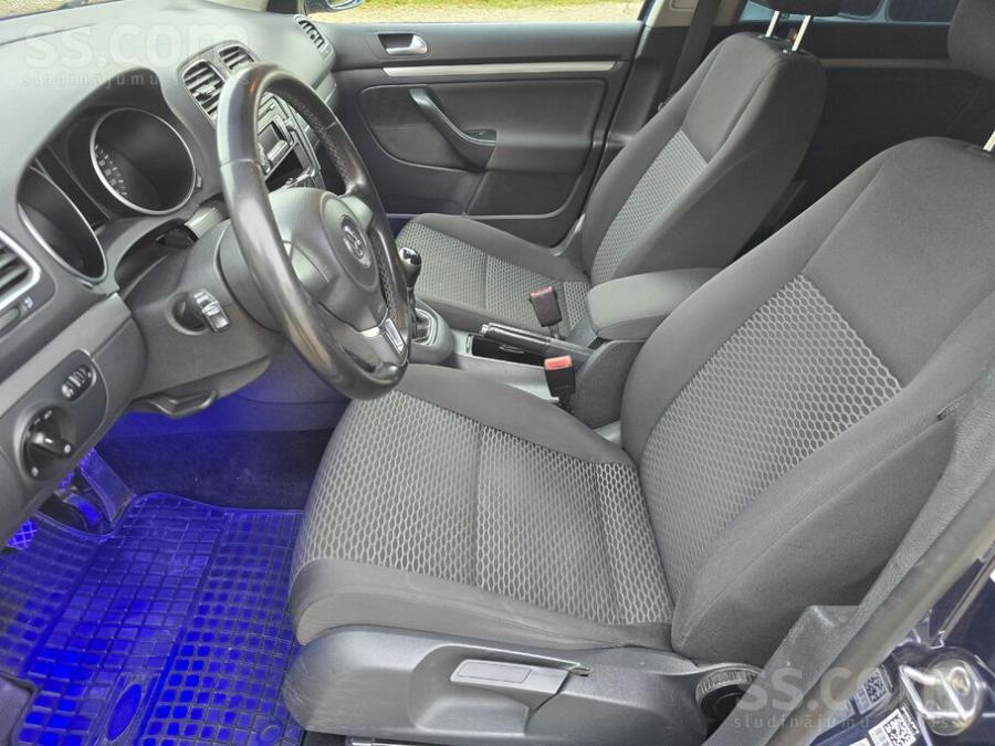 Blue Volkswagen Golf 2013 in Rezekne, with an engine capacity of 1.60 L and mileage of 0 thousand km for 3350 €, photo 11 on AUTOMOTO.COM.LV