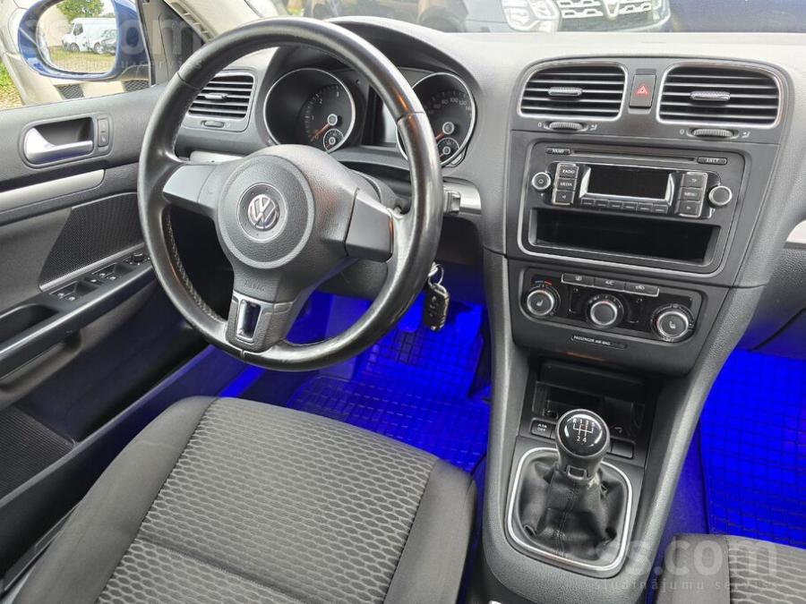 Blue Volkswagen Golf 2013 in Rezekne, with an engine capacity of 1.60 L and mileage of 0 thousand km for 3350 €, photo 12 on AUTOMOTO.COM.LV