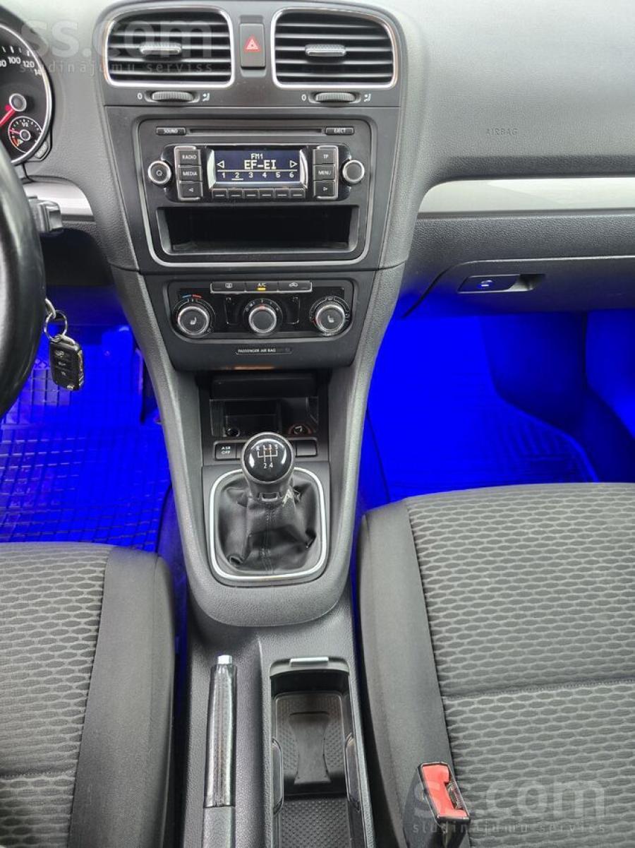 Blue Volkswagen Golf 2013 in Rezekne, with an engine capacity of 1.60 L and mileage of 0 thousand km for 3350 €, photo 15 on AUTOMOTO.COM.LV