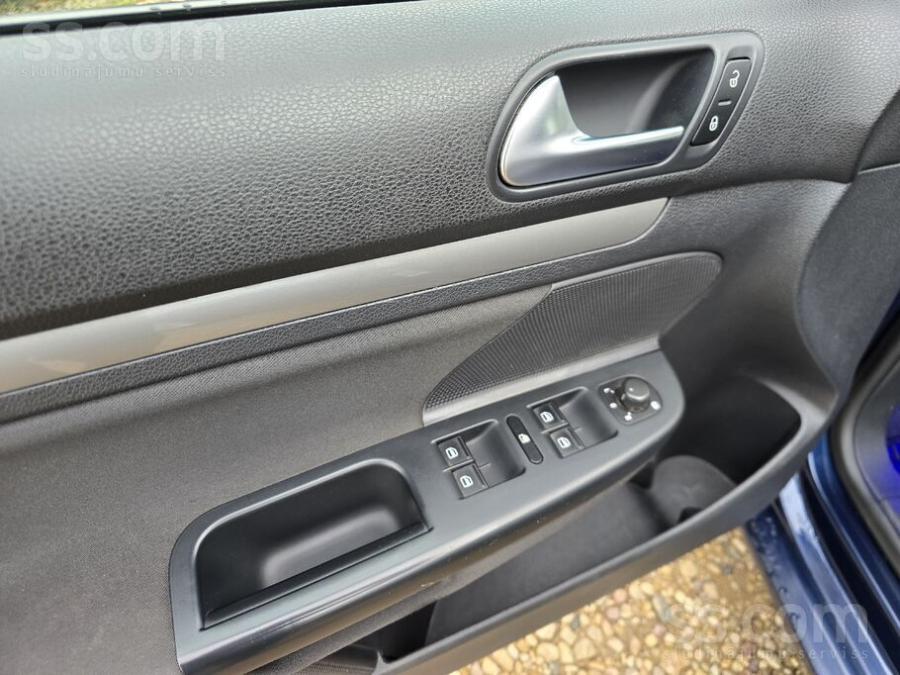 Blue Volkswagen Golf 2013 in Rezekne, with an engine capacity of 1.60 L and mileage of 0 thousand km for 3350 €, photo 20 on AUTOMOTO.COM.LV