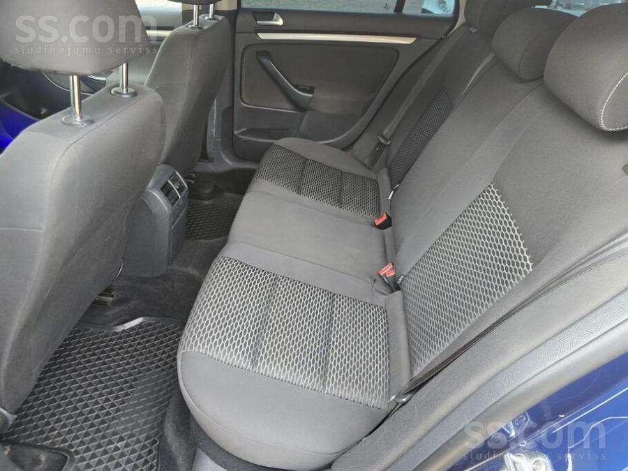Blue Volkswagen Golf 2013 in Rezekne, with an engine capacity of 1.60 L and mileage of 0 thousand km for 3350 €, photo 21 on AUTOMOTO.COM.LV