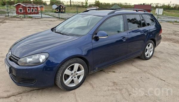 Blue Volkswagen Golf 2013 in Bauska, with an engine capacity of 1.60 L and mileage of 337 thousand km for 1500 €, photo 4 on AUTOMOTO.COM.LV