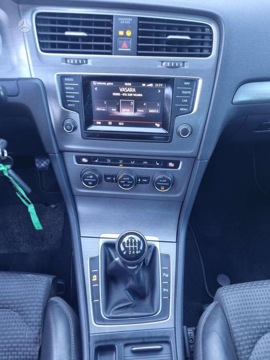 Zils Volkswagen Golf 2013 Šauļi, ar dzinēja tilpumu 1.97 L un nobraukumu 290 tūkst. km par 6600 €, foto 25 vietnē AUTOMOTO.COM.LV