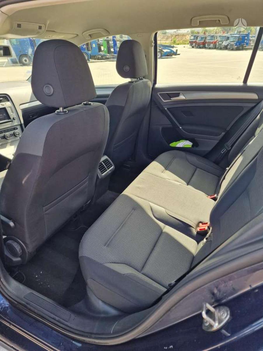 Blue Volkswagen Golf 2014 in Taurage, with an engine capacity of 1.60 L and mileage of 260 thousand km for 4400 €, photo 12 on AUTOMOTO.COM.LV