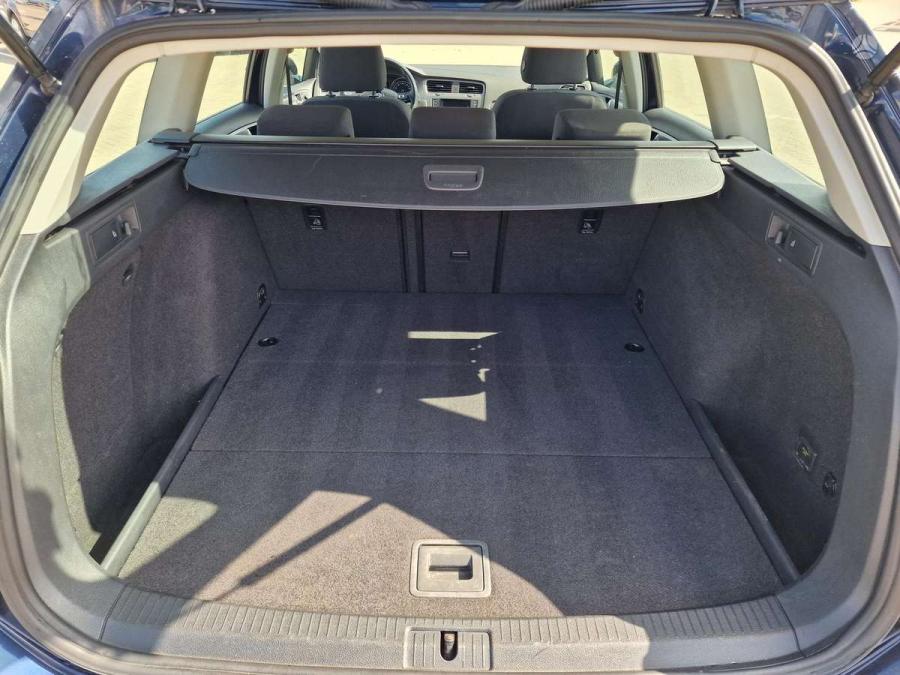 Blue Volkswagen Golf 2014 in Taurage, with an engine capacity of 1.60 L and mileage of 260 thousand km for 4400 €, photo 13 on AUTOMOTO.COM.LV