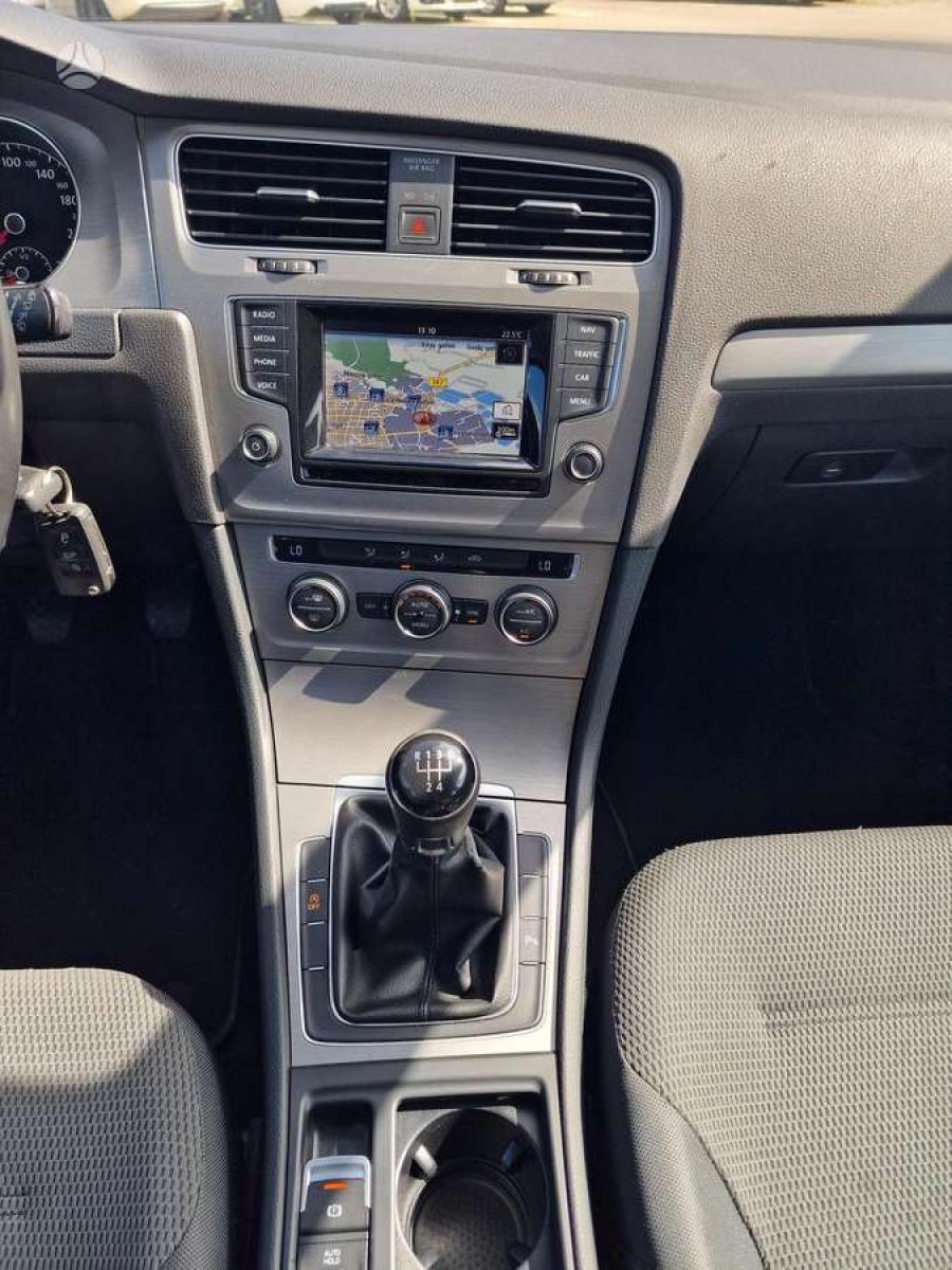 Blue Volkswagen Golf 2014 in Taurage, with an engine capacity of 1.60 L and mileage of 260 thousand km for 4400 €, photo 17 on AUTOMOTO.COM.LV