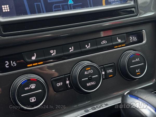 Zils Volkswagen Golf 2015 Tallina, ar dzinēja tilpumu 0.00 L un nobraukumu 60 tūkst. km par 10800 €, foto 11 vietnē AUTOMOTO.COM.LV