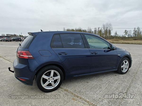 Blue Volkswagen Golf 2015 in Tartu, with an engine capacity of 0.00 L and mileage of 212 thousand km for 8900 €, photo 3 on AUTOMOTO.COM.LV