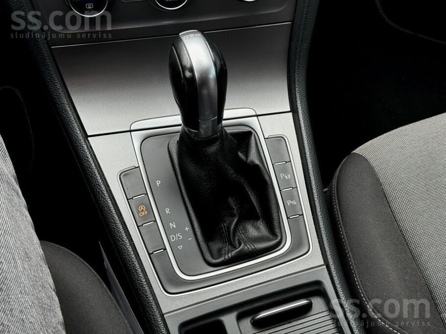 Zils Volkswagen Golf 2015 Rēzekne, ar dzinēja tilpumu 1.60 L un nobraukumu 221 tūkst. km par 5990 €, foto 18 vietnē AUTOMOTO.COM.LV