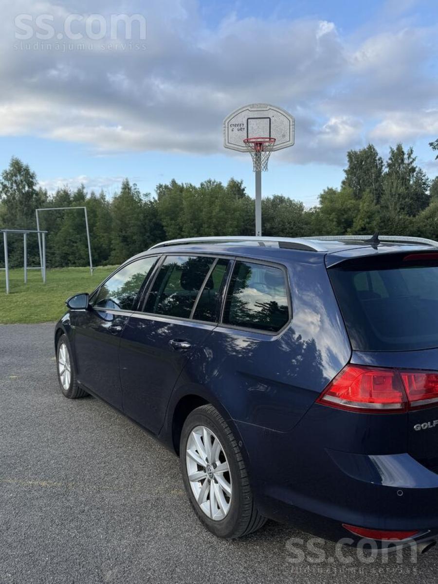Blue Volkswagen Golf 2015 in Riga, with an engine capacity of 1.60 L and mileage of 290 thousand km for 5500 €, photo 3 on AUTOMOTO.COM.LV
