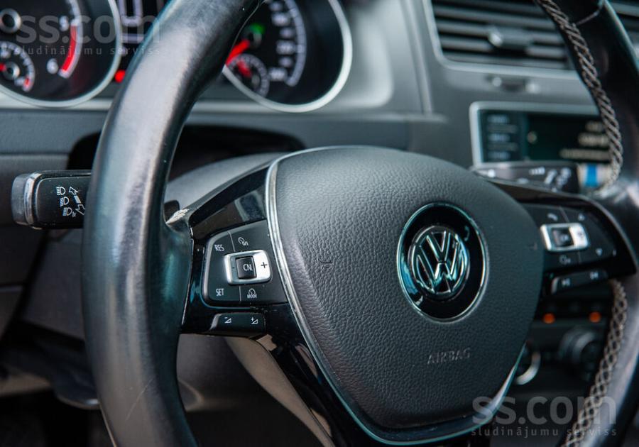 Blue Volkswagen Golf 2015 in Cesis, with an engine capacity of 1.60 L and mileage of 204 thousand km for 7500 €, photo 15 on AUTOMOTO.COM.LV