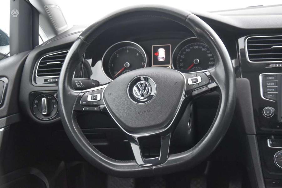 Blue Volkswagen Golf 2016 in Vilnius, with an engine capacity of 1.60 L and mileage of 297 thousand km for 6500 €, photo 13 on AUTOMOTO.COM.LV