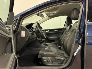 Blue Volkswagen Golf 2016 in Jurmala, with an engine capacity of 1.60 L and mileage of 271 thousand km for 7750 €, photo 18 on AUTOMOTO.COM.LV