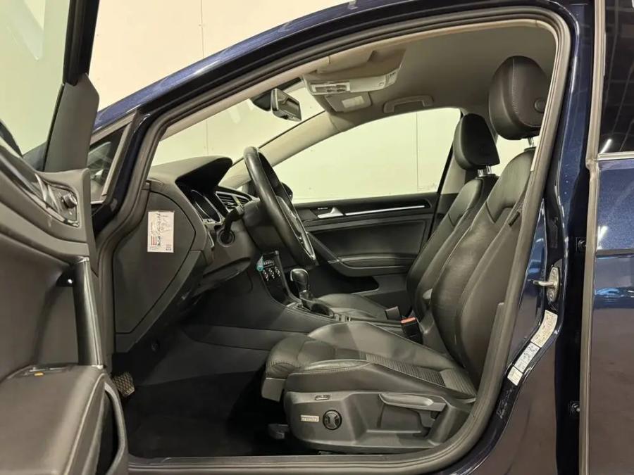 Blue Volkswagen Golf 2016 in Jurmala, with an engine capacity of 1.60 L and mileage of 271 thousand km for 7750 €, photo 18 on AUTOMOTO.COM.LV