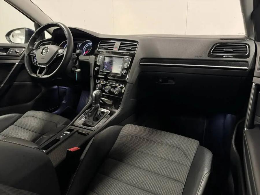 Blue Volkswagen Golf 2016 in Jurmala, with an engine capacity of 1.60 L and mileage of 271 thousand km for 7750 €, photo 20 on AUTOMOTO.COM.LV