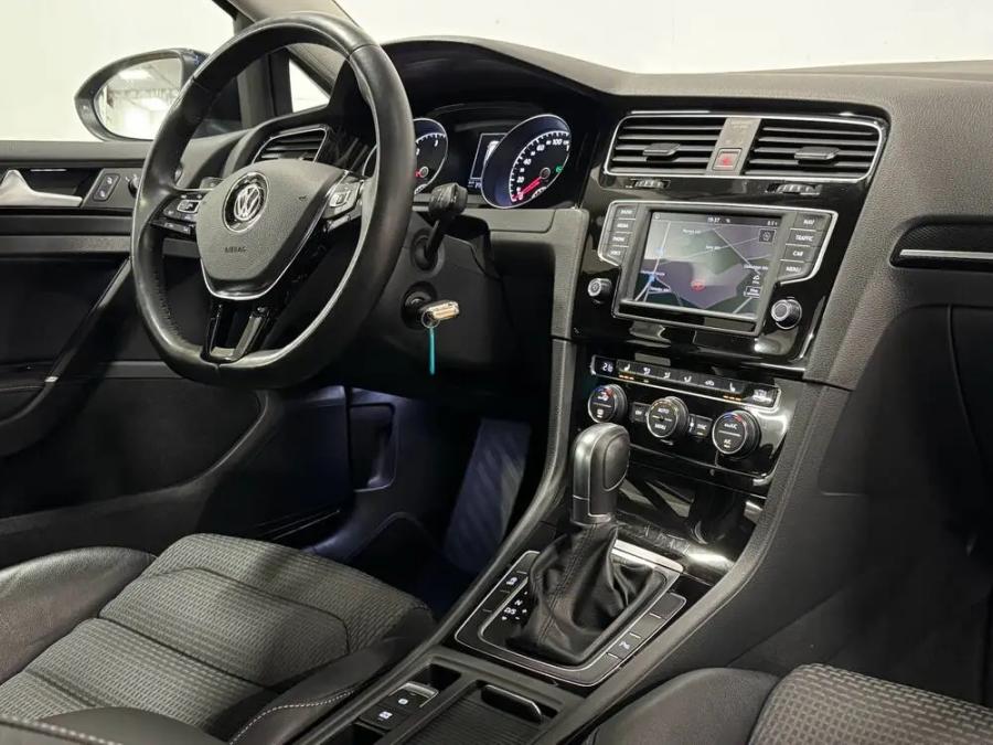Blue Volkswagen Golf 2016 in Jurmala, with an engine capacity of 1.60 L and mileage of 271 thousand km for 7750 €, photo 27 on AUTOMOTO.COM.LV