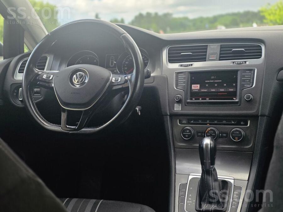 Blue Volkswagen Golf 2016 in Liepaja, with an engine capacity of 1.60 L and mileage of 147 thousand km for 9750 €, photo 8 on AUTOMOTO.COM.LV