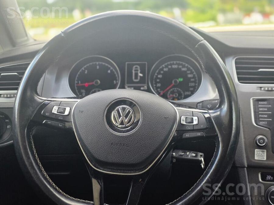 Blue Volkswagen Golf 2016 in Liepaja, with an engine capacity of 1.60 L and mileage of 147 thousand km for 9750 €, photo 9 on AUTOMOTO.COM.LV