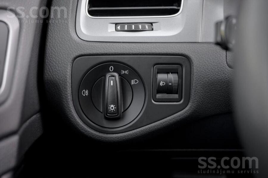 Zils Volkswagen Golf 2016 Talsi, ar dzinēja tilpumu 1.60 L un nobraukumu 266 tūkst. km par 7950 €, foto 16 vietnē AUTOMOTO.COM.LV