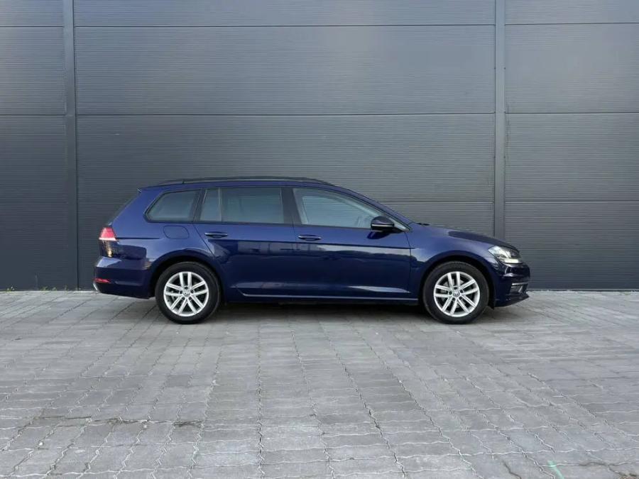 Zils Volkswagen Golf 2017 Rīga, ar dzinēja tilpumu 1.50 L un nobraukumu 140 tūkst. km par 9900 €, foto 5 vietnē AUTOMOTO.COM.LV