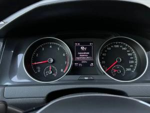 Zils Volkswagen Golf 2017 Rīga, ar dzinēja tilpumu 1.50 L un nobraukumu 140 tūkst. km par 9900 €, foto 11 vietnē AUTOMOTO.COM.LV