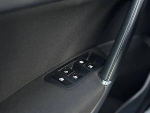 Zils Volkswagen Golf 2017 Rīga, ar dzinēja tilpumu 1.50 L un nobraukumu 140 tūkst. km par 9900 €, foto 17 vietnē AUTOMOTO.COM.LV