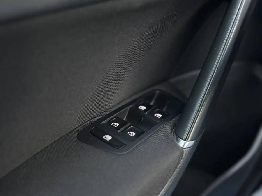 Zils Volkswagen Golf 2017 Rīga, ar dzinēja tilpumu 1.50 L un nobraukumu 140 tūkst. km par 9900 €, foto 17 vietnē AUTOMOTO.COM.LV