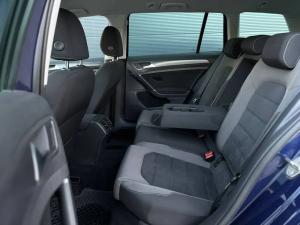 Zils Volkswagen Golf 2017 Rīga, ar dzinēja tilpumu 1.50 L un nobraukumu 140 tūkst. km par 9900 €, foto 20 vietnē AUTOMOTO.COM.LV