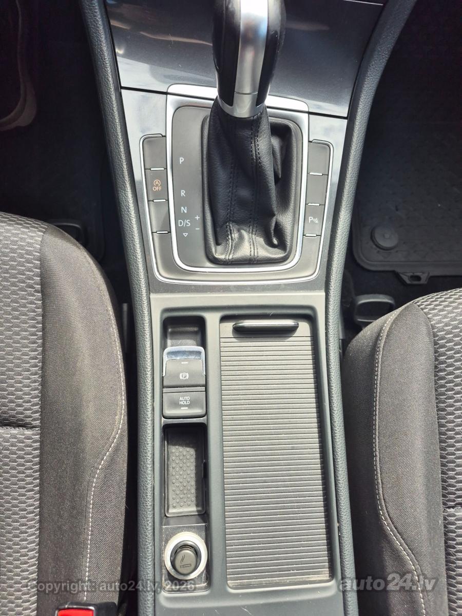 Zils Volkswagen Golf 2017 Tallina, ar dzinēja tilpumu 1.60 L un nobraukumu 243 tūkst. km par 7000 €, foto 10 vietnē AUTOMOTO.COM.LV