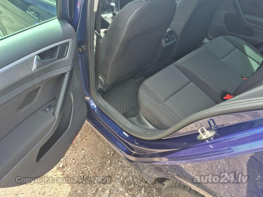 Zils Volkswagen Golf 2017 Tallina, ar dzinēja tilpumu 1.60 L un nobraukumu 243 tūkst. km par 7000 €, foto 12 vietnē AUTOMOTO.COM.LV