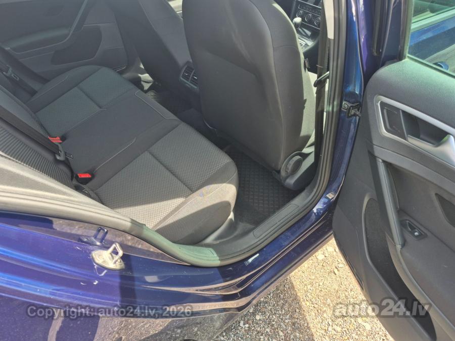 Zils Volkswagen Golf 2017 Tallina, ar dzinēja tilpumu 1.60 L un nobraukumu 243 tūkst. km par 7000 €, foto 13 vietnē AUTOMOTO.COM.LV