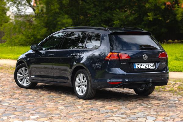 Blue Volkswagen Golf 2017 in Jelgava, with an engine capacity of 1.60 L and mileage of 226 thousand km for 7490 €, photo 5 on AUTOMOTO.COM.LV