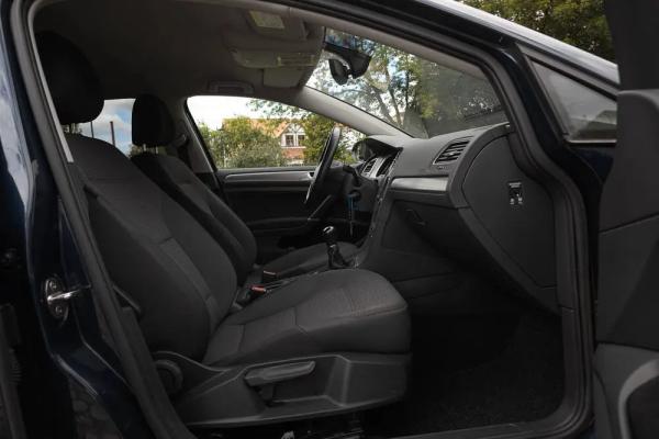 Zils Volkswagen Golf 2017 Jelgava, ar dzinēja tilpumu 1.60 L un nobraukumu 226 tūkst. km par 7490 €, foto 7 vietnē AUTOMOTO.COM.LV