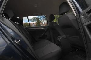 Blue Volkswagen Golf 2017 in Jelgava, with an engine capacity of 1.60 L and mileage of 226 thousand km for 7490 €, photo 10 on AUTOMOTO.COM.LV