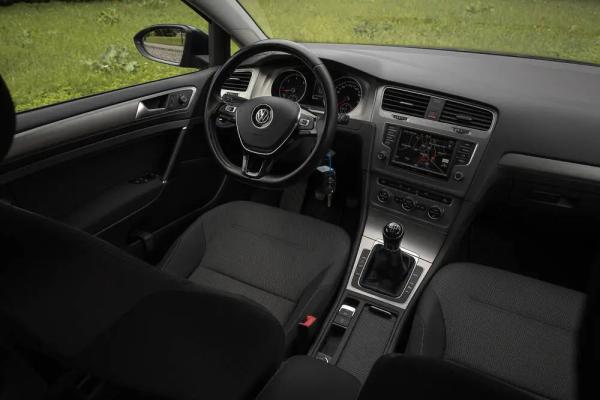 Zils Volkswagen Golf 2017 Jelgava, ar dzinēja tilpumu 1.60 L un nobraukumu 226 tūkst. km par 7490 €, foto 10 vietnē AUTOMOTO.COM.LV