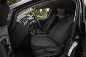 Blue Volkswagen Golf 2017 in Jelgava, with an engine capacity of 1.60 L and mileage of 226 thousand km for 7490 €, photo 15 on AUTOMOTO.COM.LV