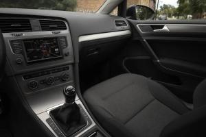 Blue Volkswagen Golf 2017 in Jelgava, with an engine capacity of 1.60 L and mileage of 226 thousand km for 7490 €, photo 16 on AUTOMOTO.COM.LV