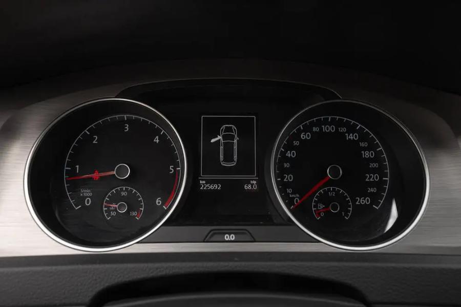 Blue Volkswagen Golf 2017 in Jelgava, with an engine capacity of 1.60 L and mileage of 226 thousand km for 7490 €, photo 17 on AUTOMOTO.COM.LV