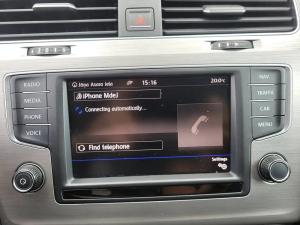 Blue Volkswagen Golf 2017 in Jelgava, with an engine capacity of 1.60 L and mileage of 226 thousand km for 7490 €, photo 23 on AUTOMOTO.COM.LV