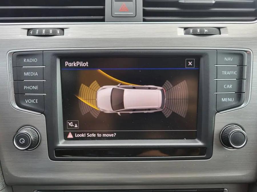 Blue Volkswagen Golf 2017 in Jelgava, with an engine capacity of 1.60 L and mileage of 226 thousand km for 7490 €, photo 25 on AUTOMOTO.COM.LV