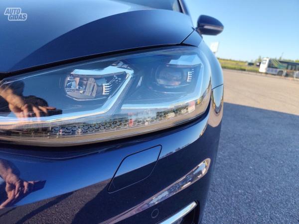 Blue Volkswagen Golf 2018 in Vilnius, with an engine capacity of 1.40 L and mileage of 202 thousand km for 12300 €, photo 8 on AUTOMOTO.COM.LV