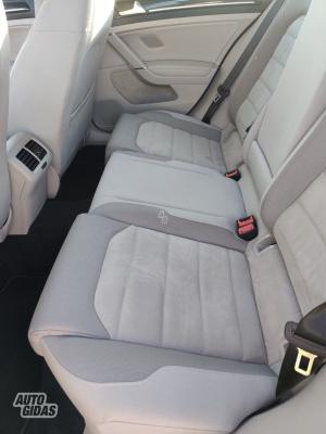 Blue Volkswagen Golf 2018 in Vilnius, with an engine capacity of 1.40 L and mileage of 202 thousand km for 12300 €, photo 15 on AUTOMOTO.COM.LV