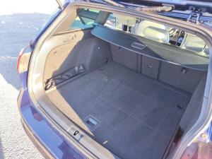 Blue Volkswagen Golf 2018 in Vilnius, with an engine capacity of 1.40 L and mileage of 202 thousand km for 12300 €, photo 19 on AUTOMOTO.COM.LV